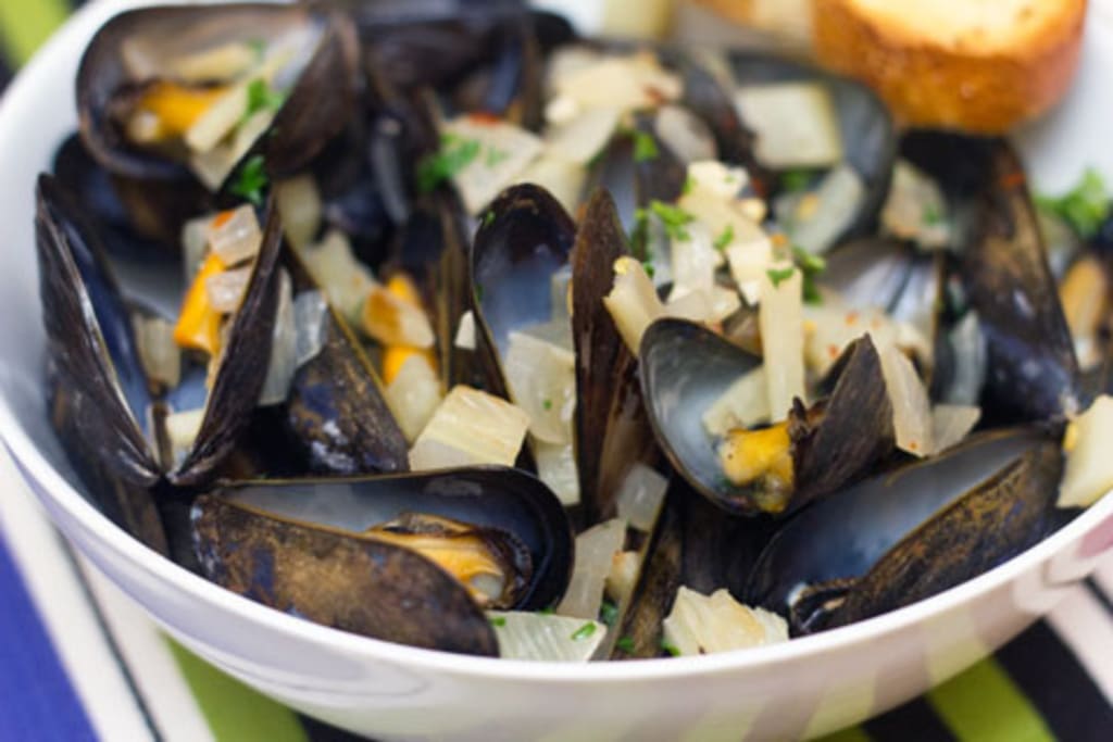 Spicy Fennel Mussels Recipe | We are not Martha