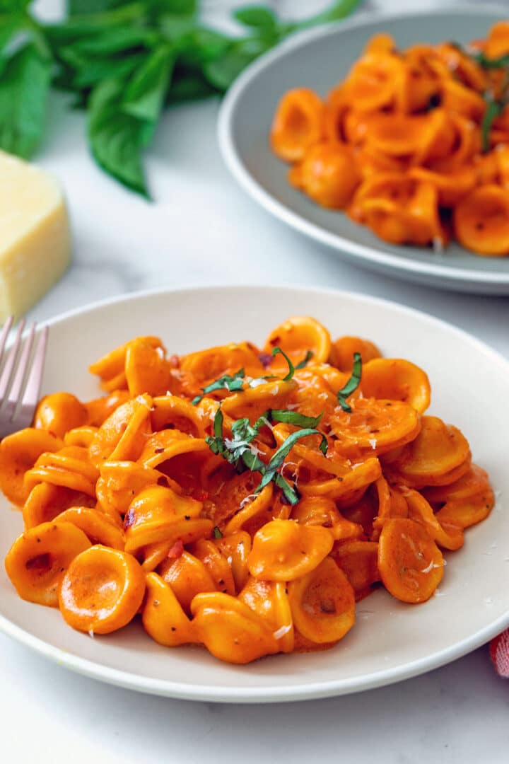 Gigi Hadid Pasta {Spicy Vodka Pasta} - We are not Martha